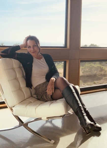 Sara Kissing Art for Sale | Pixels